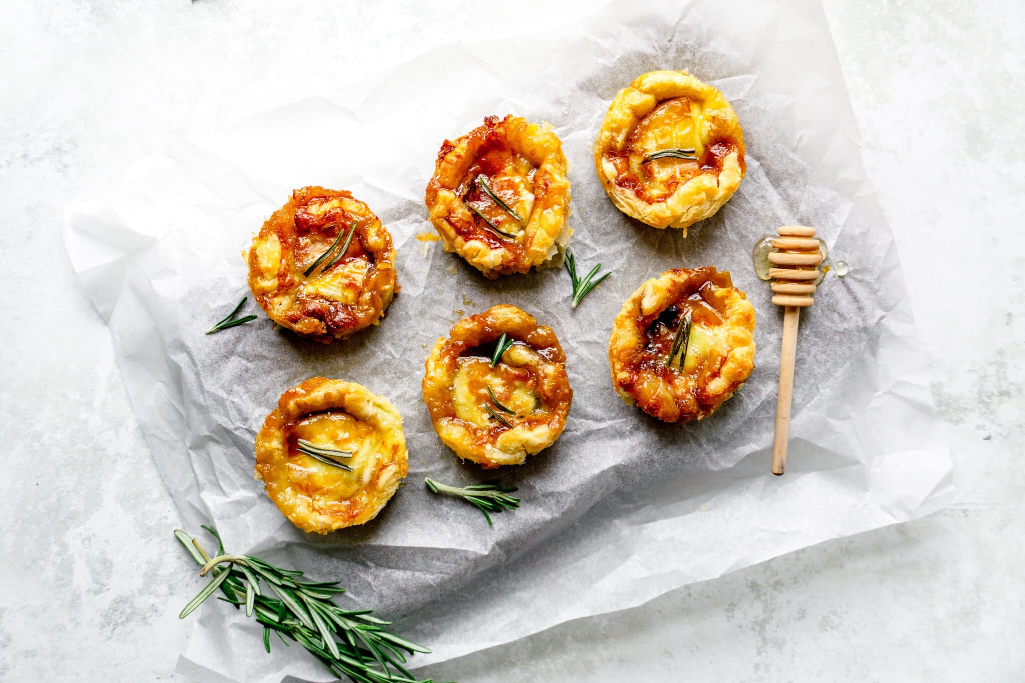 Chutney Honey Baked Brie In Puff Pastry Recipe Et Food Voyage